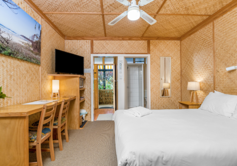 Accomodation -Tallow Beach Motel book now