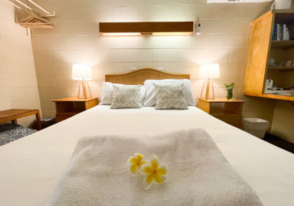Accomodation -Tallow Beach Motel book now