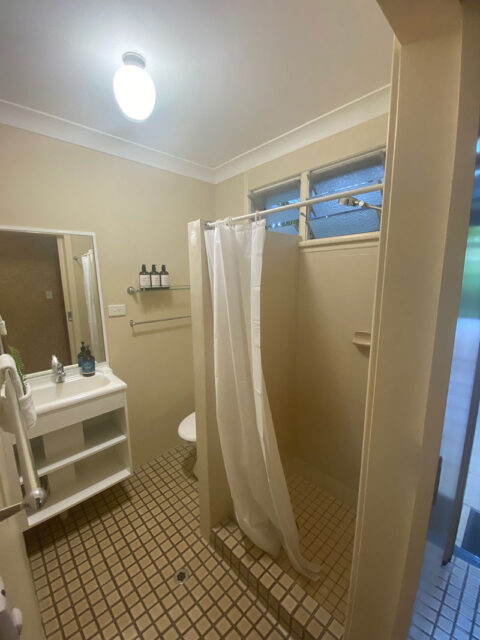 Accomodation -Tallow Beach Motel book now