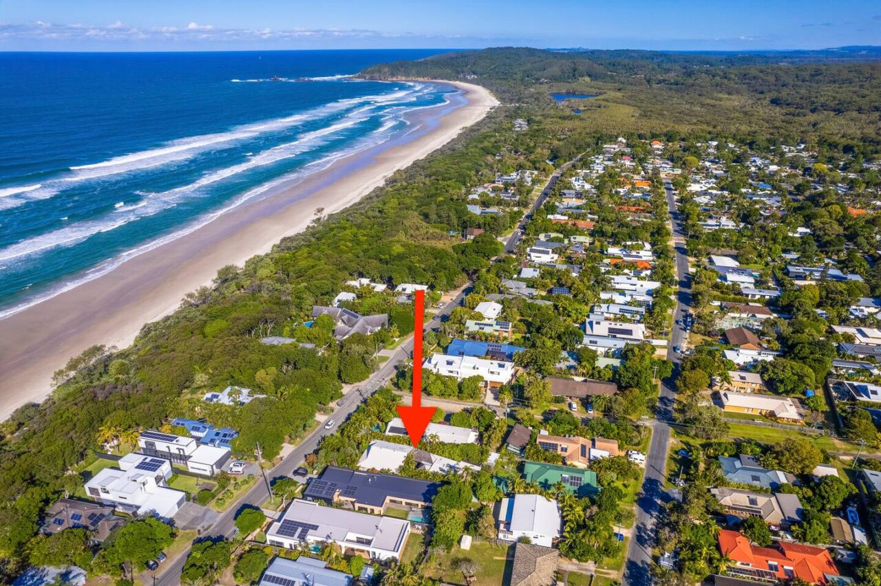 Accomodation -Tallow Beach Motel book now