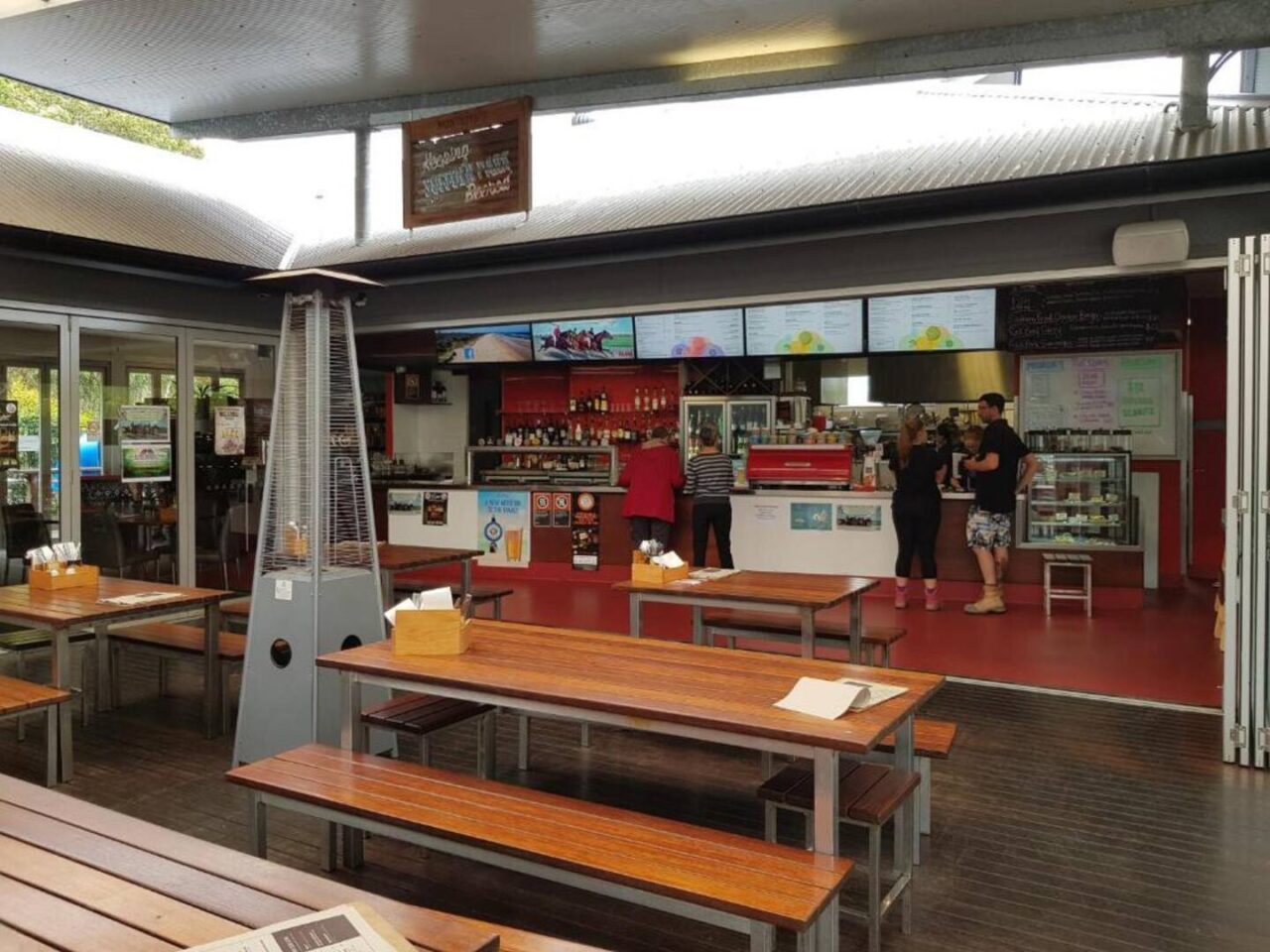 Accomodation -Tallow Beach Motel book now