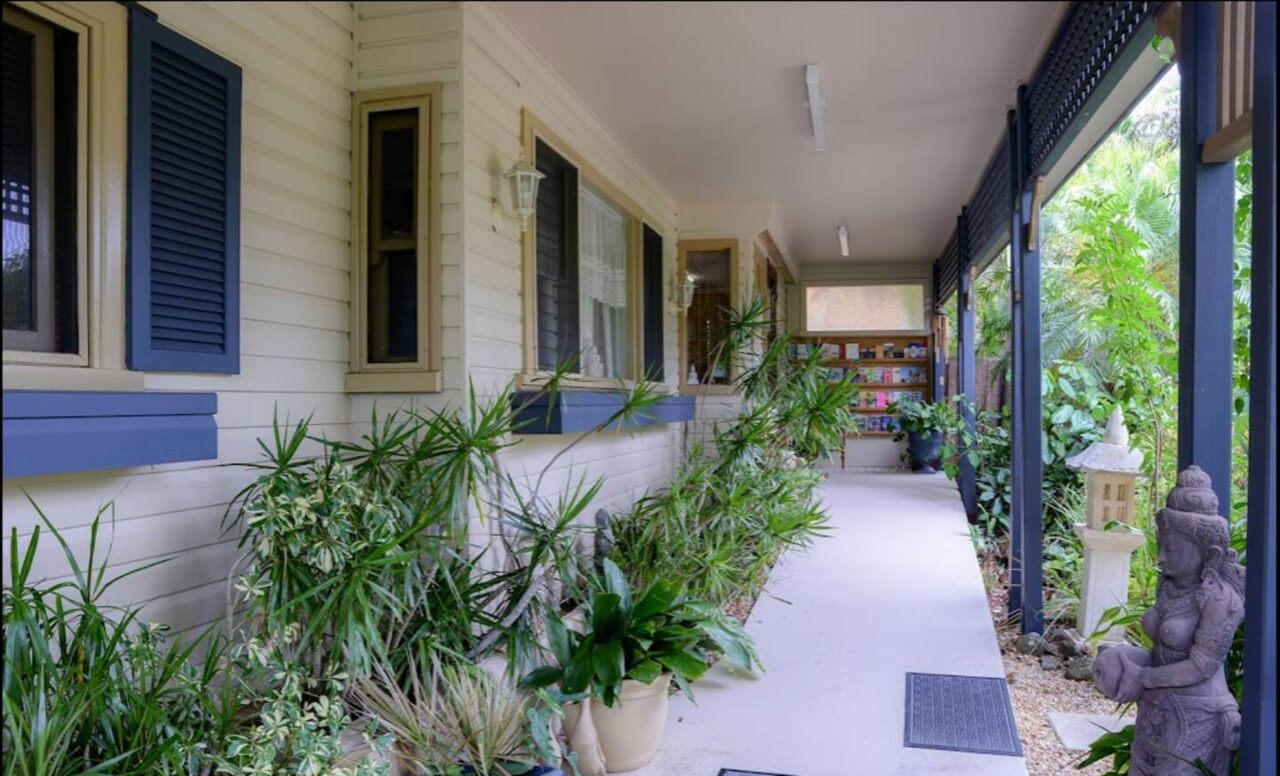 Accomodation -Tallow Beach Motel book now
